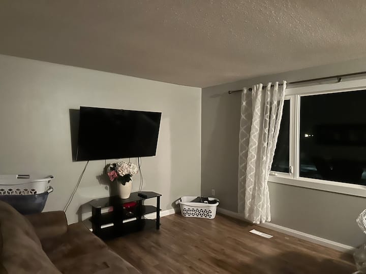 A Cozy Home Away From Home With Garage - The Pas