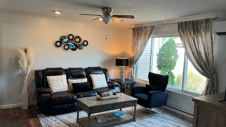 Private | Free Parking | 2 Bedrooms Townhouse - Fargo, ND