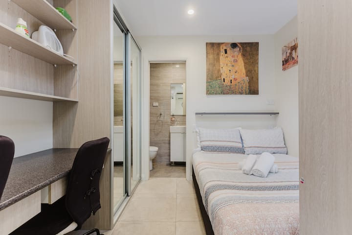 Uniquely Private Studio - Randwick