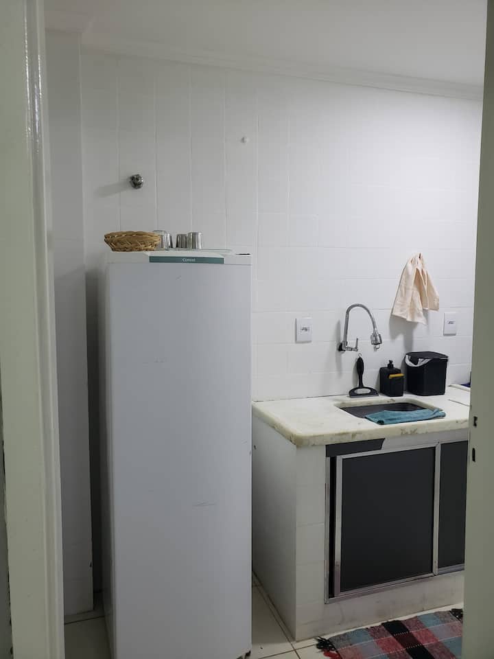Apto Central C/gar 2 Quartos, Cozinha,  Banheiro. - Franca