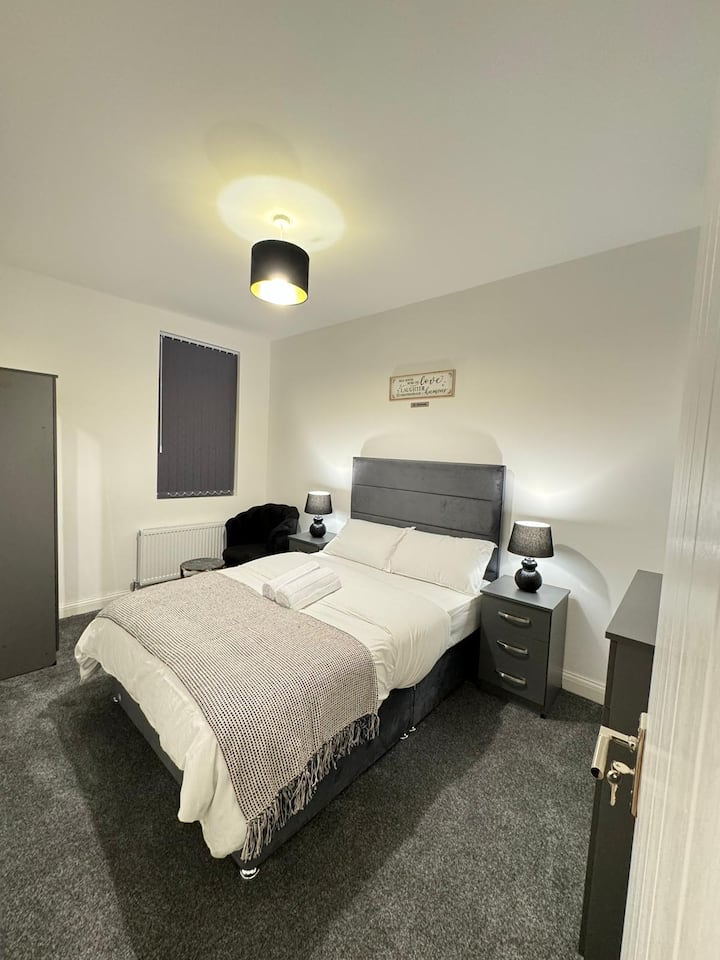 Room In The Heart Of Manchester & Best Restaurants - Manchester