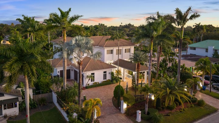 Villa Tortuga | 10br Oasis W/ Pool, Spa & Theater - The Bahamas