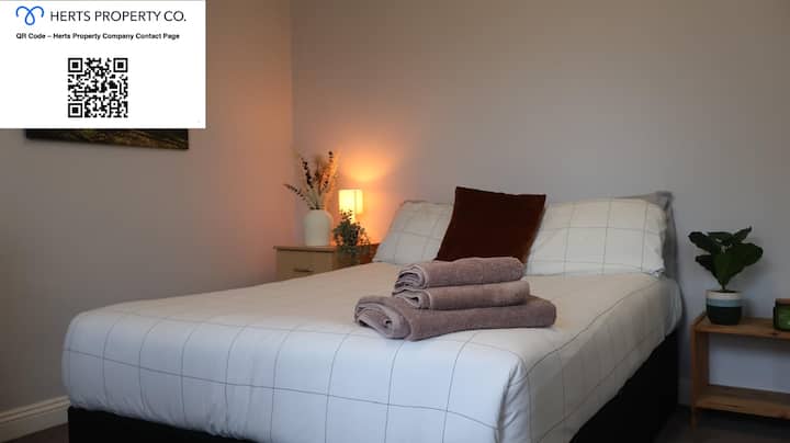 2 Bed Duplex Private Parking - Watford