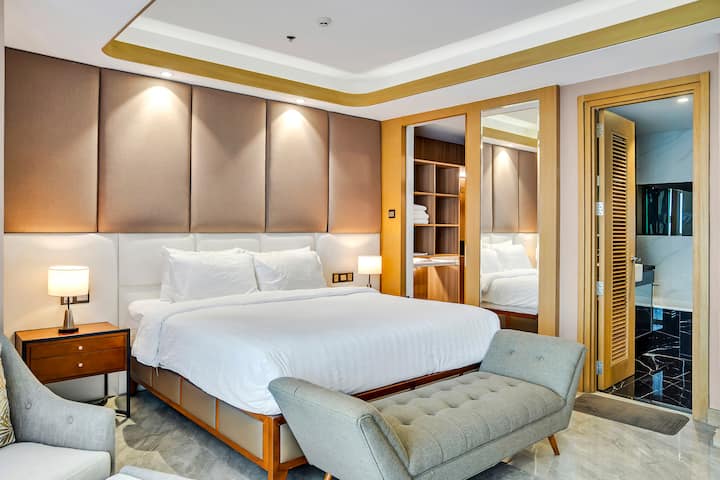 Luxury Executive Suites Near Walking Street - Angeles