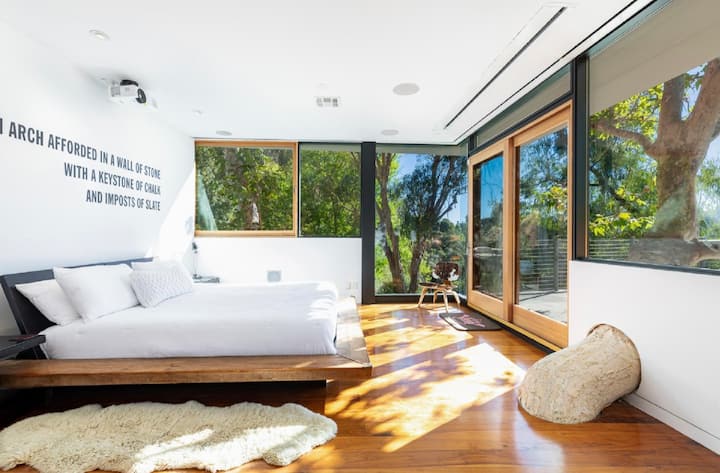 Mid Century Treehouse In The Hollywood Hills - Los Angeles, CA