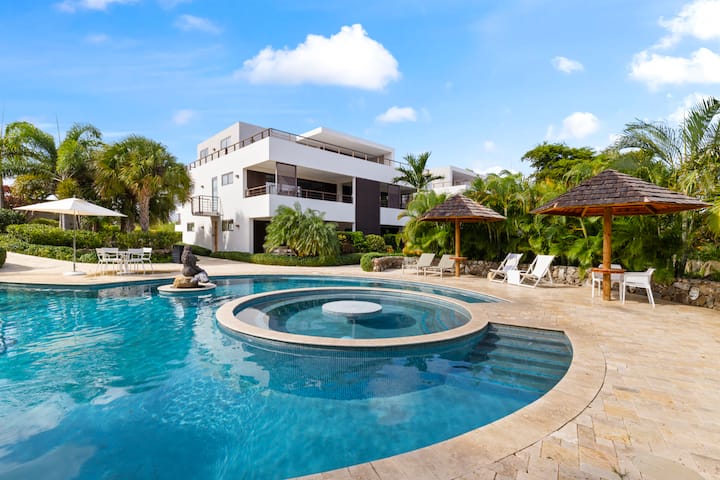 Spacious Luxury 4br Apartment With Pool Jan Sofat - Curaçao