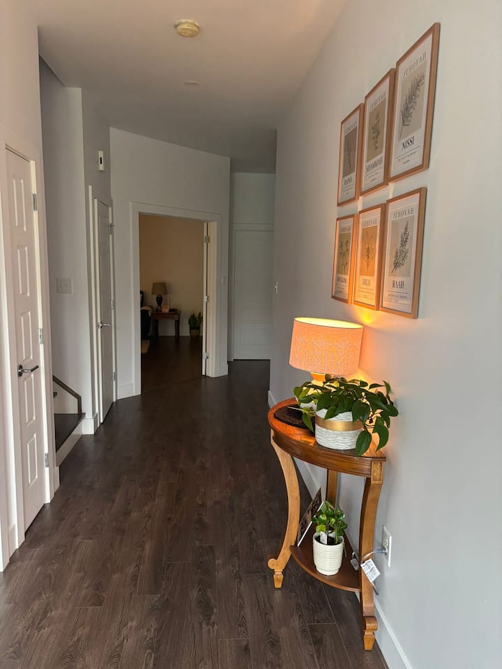 1 Bedroom + 1 Recreational Room - Bedford