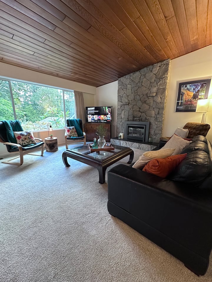 2 Br Tranquil Retreat On Picturesque Lane - Canada
