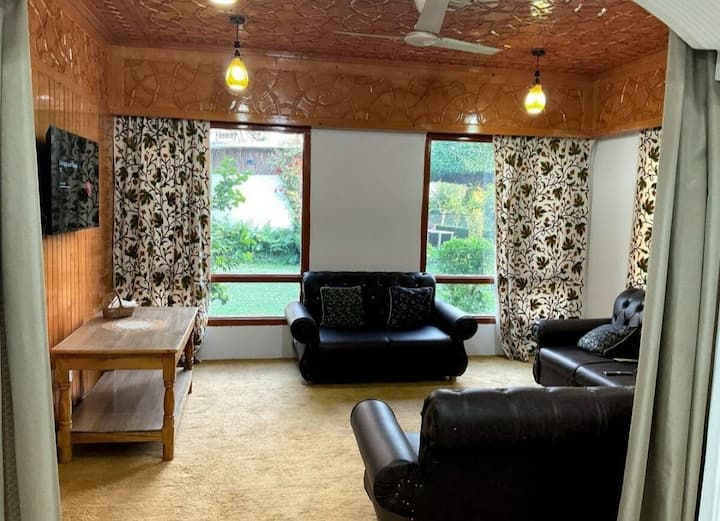 Lakeside Mountain Retreat | Lake View Stay Kashmir - Srinagar