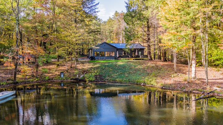 The Pines At Beaver Spring Lodge/55 Acres, Hot Tub - Finger Lakes, NY