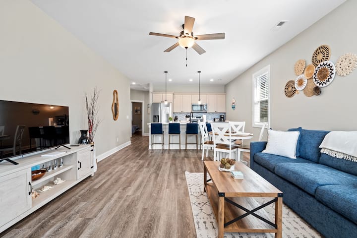 Vitamin Sea - 7 Min Walk To Beach - Sleeps 8 - Oak Island, NC