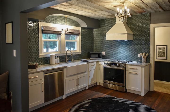 Fire Dancer Farm & Fields Farm House: Terre Haute - Terre Haute, IN