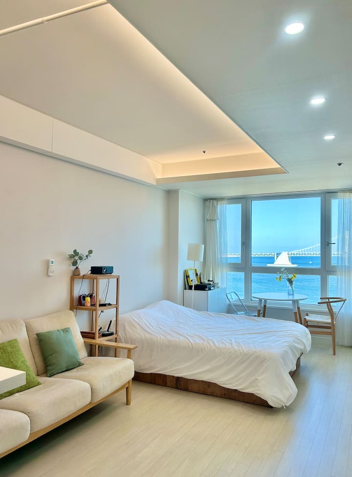 14층#광안대교정면뷰#호텔감성숙소#청소비x#뷰맛집#커플숙소#넷플릭스#빔프로젝트#바닷가3초 - Busan