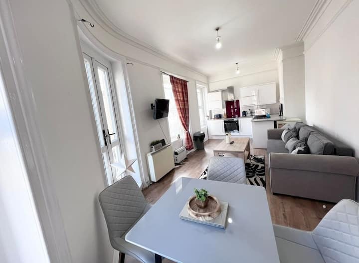 2 Bdr Apartment Central Yeovil , Walk To Hospital - Yeovil