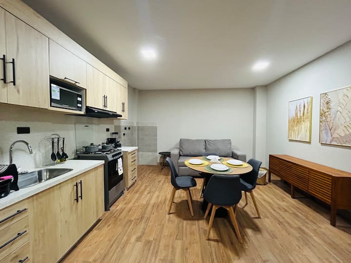 Dpto Cómodo Y Elegante Cerca Del Centro Histórico - Cuenca