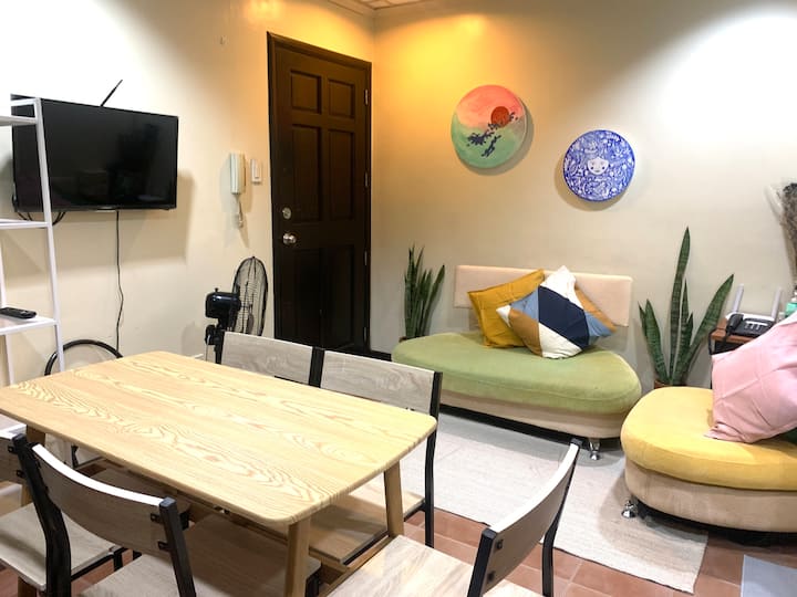 1 Br Unit W/ Wifi (192 Mbps) At The Heart Of Qc - Quezon City
