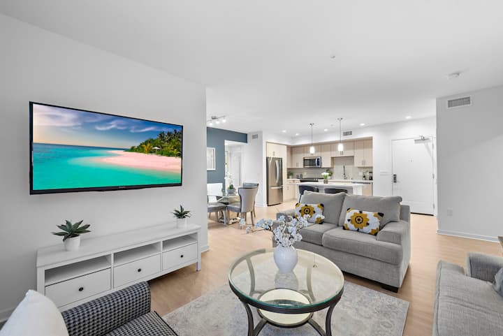 Contemporary 2br/2ba Apartment Close To Spectrum - Irvine, CA