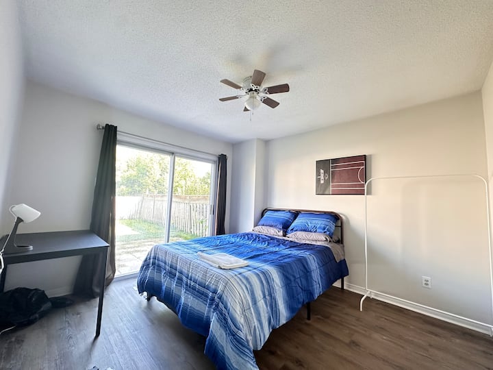 Bright Room! Free Parking - Barrie