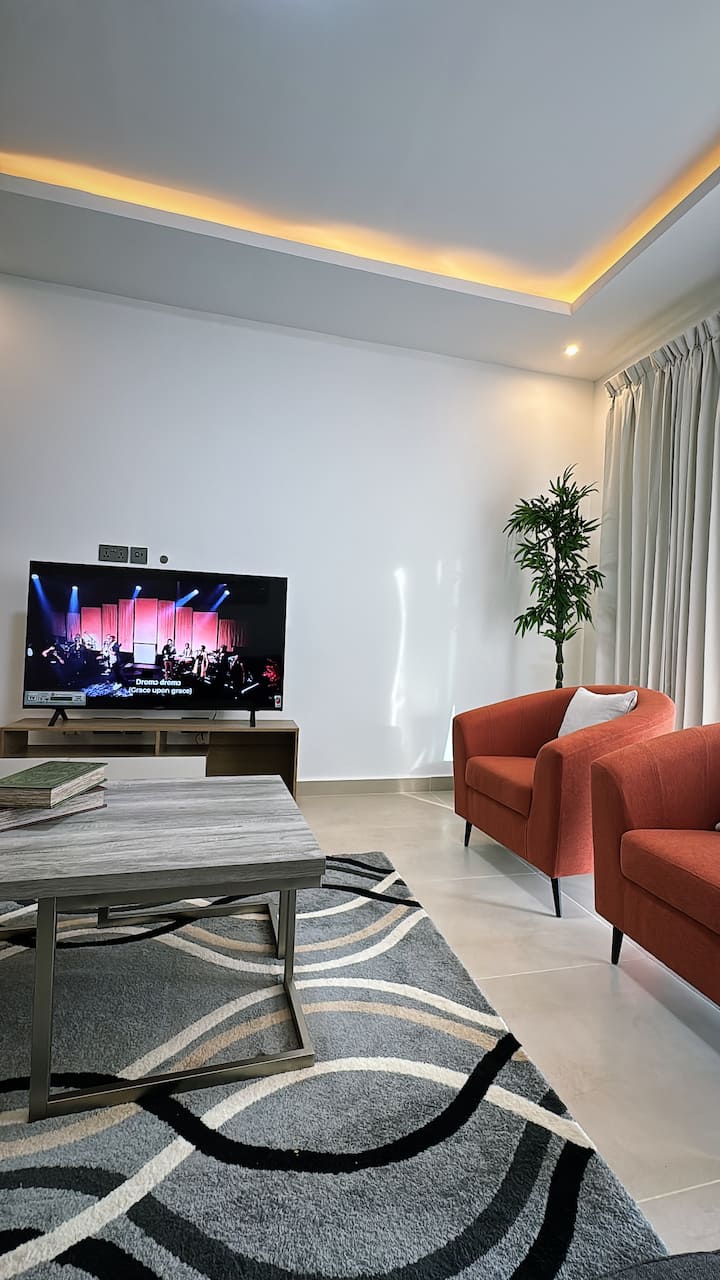 2br Apt W Pool,gym,24/7security&power Backup - Accra