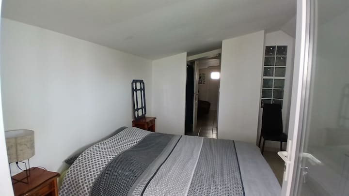 Chambre Avec Une Entrée Indépendante. - Challans