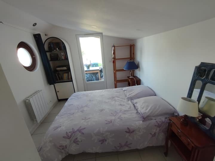 Chambre Avec Une Entrée Indépendante. - Challans