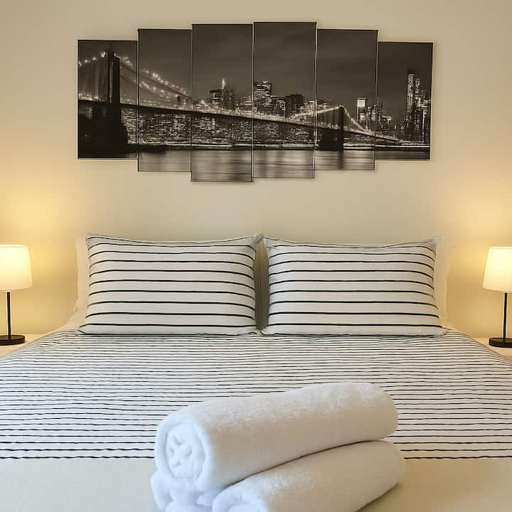 Modern Downtown Stay Near Yale + Gym & Rooftop - New Haven, CT