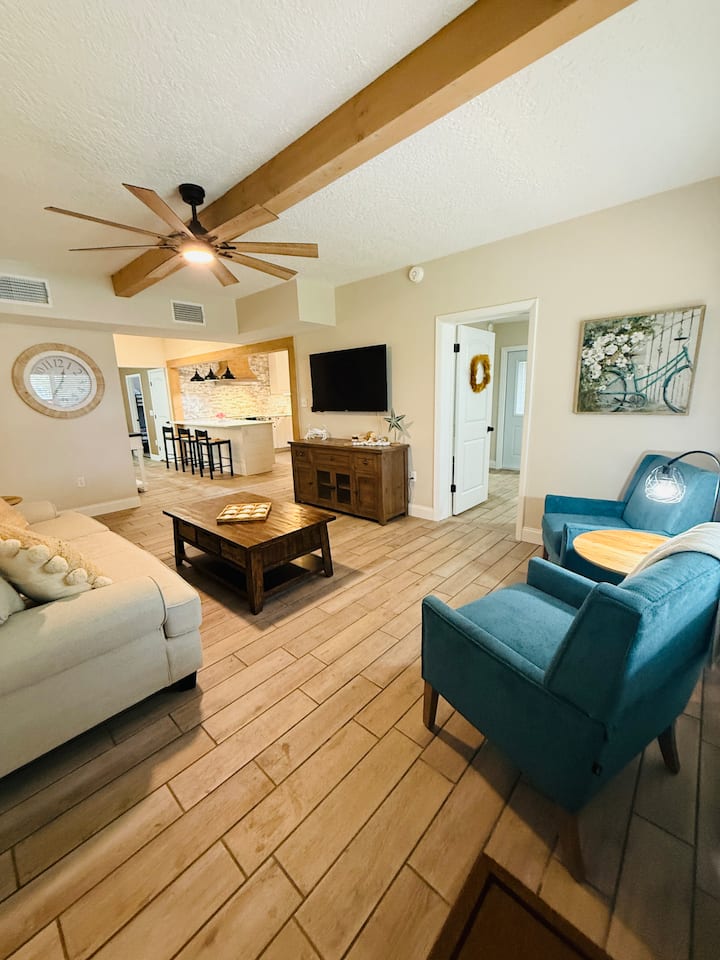 Home In Sarasota - Sarasota, FL