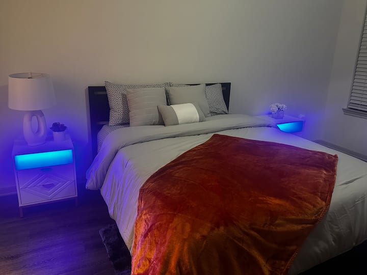 One Bed Condo By Shops And Mall - Frisco, TX