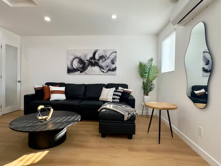 Chic Spacious Getaway-new Build - Long Beach, CA