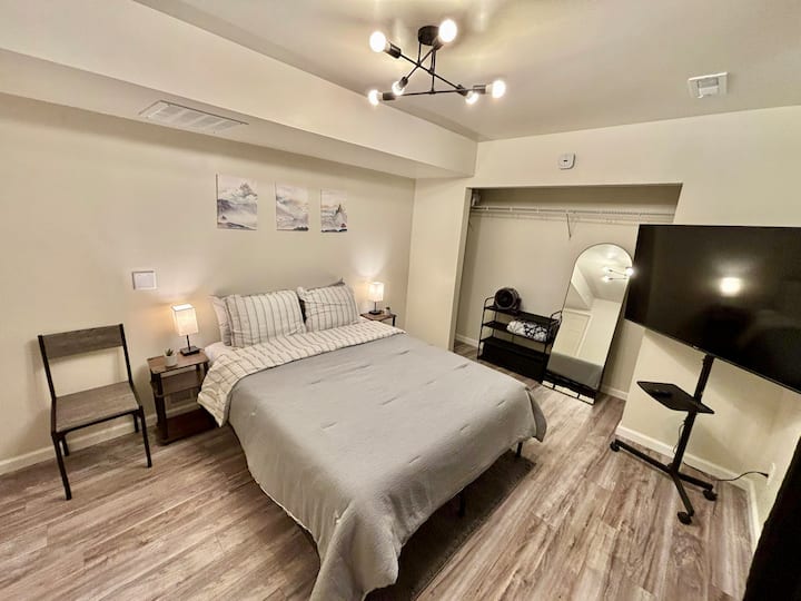 Bed & Bath, 4k 60” Tv, Kitchenette Apt (A2) - Illinois