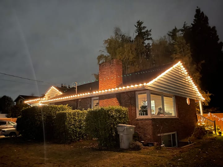 Mid-century Outdoorsy Love - Kent, WA