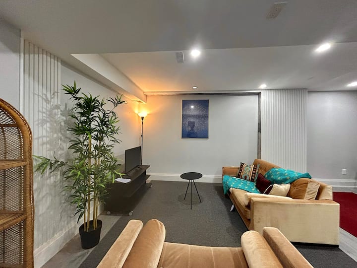 Private Suite Near Go Station & Rouge Beach - Pickering