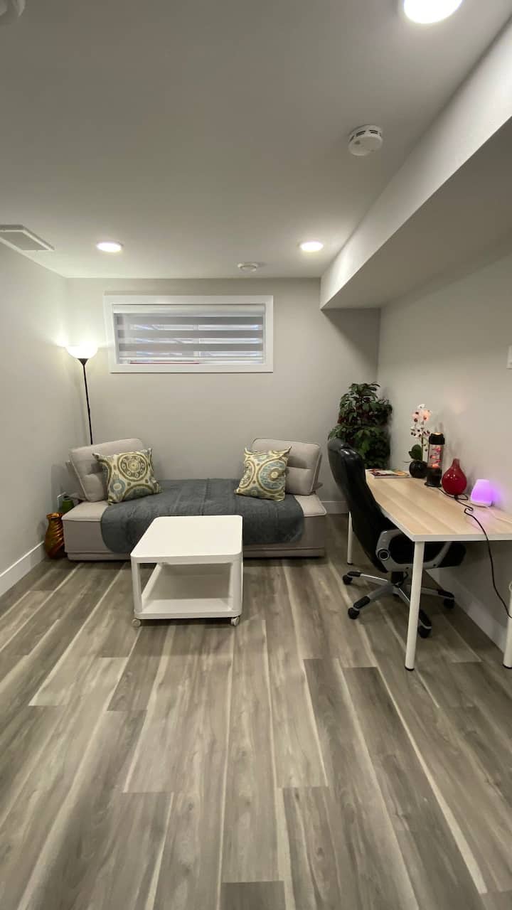 Legal Basement 1 Bedroom And Full Bath Inlaurela/c - Edmonton, Canada