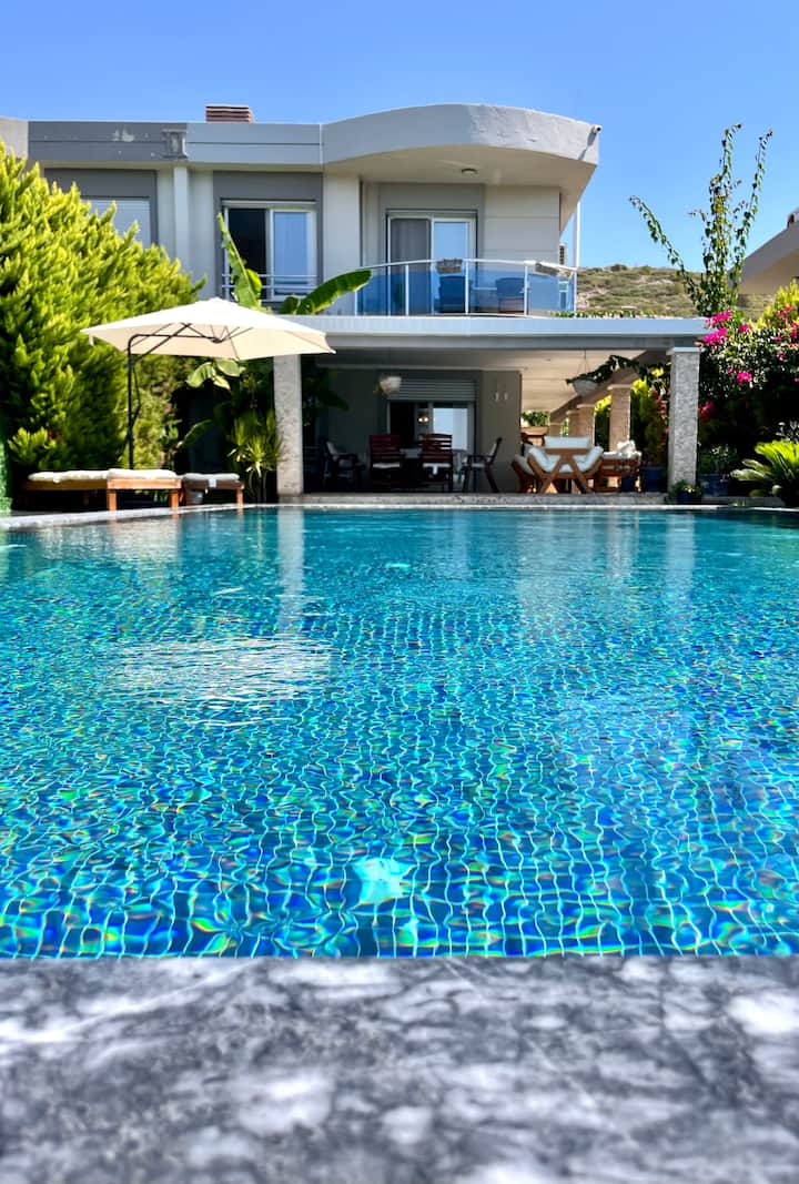 Deniz Kıyısında Tuz Havuzlu ÖZel Villa - Çeşme