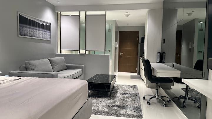 Novotel Suites Manila At Acqua. - Manila