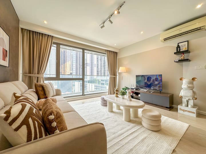 1mintopavilion | 7pax Luxury Klcc View Kaws Theme - Kuala Lumpur