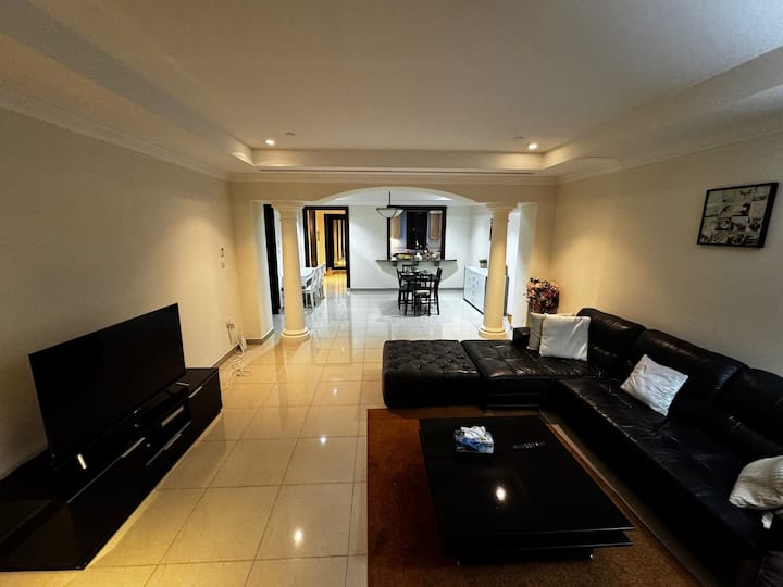 Spacious Family Apart In Pearl - Qatar