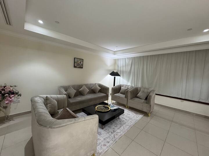 Grand And  Comfortable Family Stay In Pearl - Doha