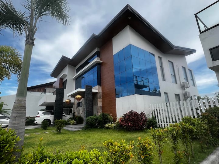 D Height's Sunvalley Clark - Angeles