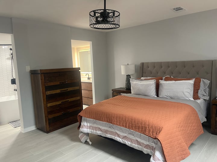 End Unit Townhome With Side Yard - Baton Rouge