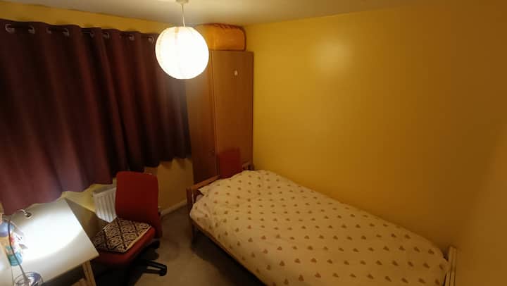 Veggie Inn! Free Parking, Pool Table, Home Cinema. - Watford
