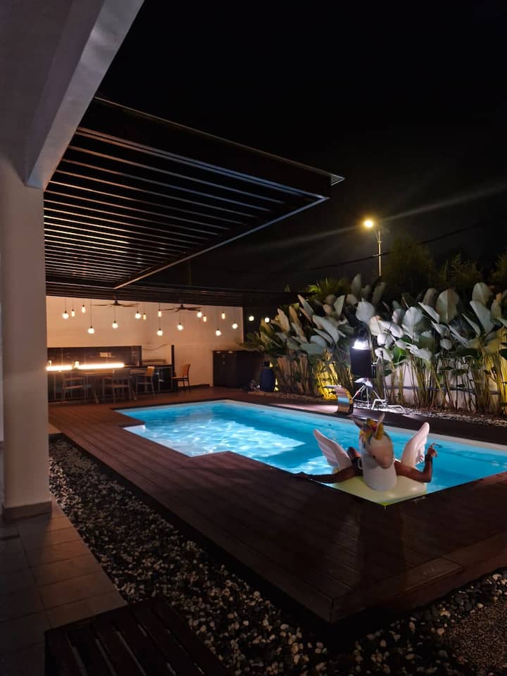 Hometel G&g @The Coozy Pool Retreat - Pasir Ris