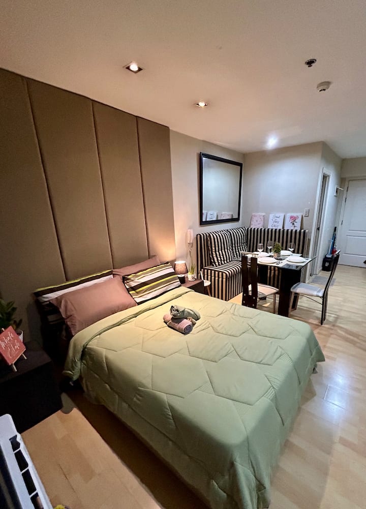 Makati View - Pool, Gym, Own Balcony, Fast Wifi - Makati