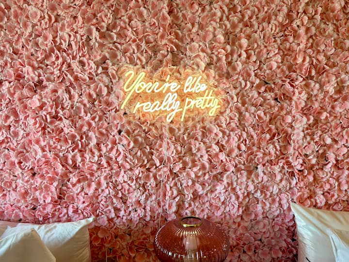 Rosé All Day -9 Min 2 Falls, Clifton Hill & Casino - Niagara Falls