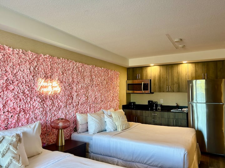 Rosé All Day -9 Min 2 Falls, Clifton Hill & Casino - Niagara Falls