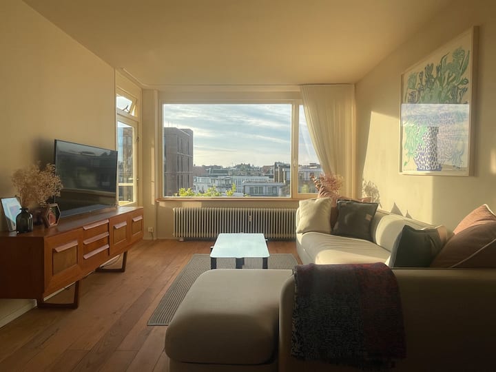 Sunny & Spacious Canalside Haven - Amsterdam