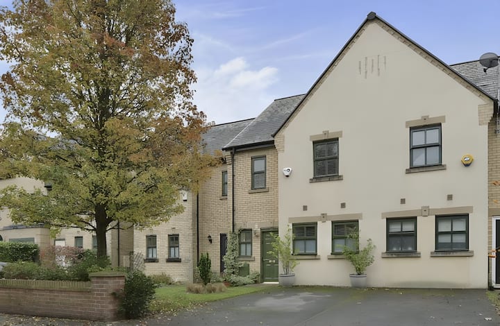Luxury 3-bed House | 10 Min To City | Free Parking - Manchester