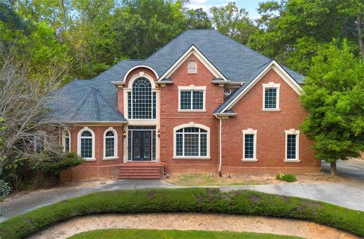 Luxury 3-story(5bdrm) Estate With Pool For Retreat - Sandy Springs, GA