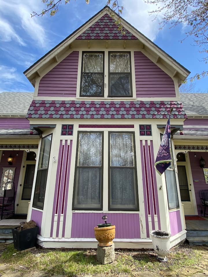 The Peddler -Budget-savvy, Solo Traveler - Eureka Springs, AR