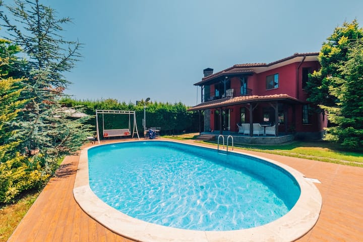 Sapancada Büyük Havuzlu Villa - Sapanca